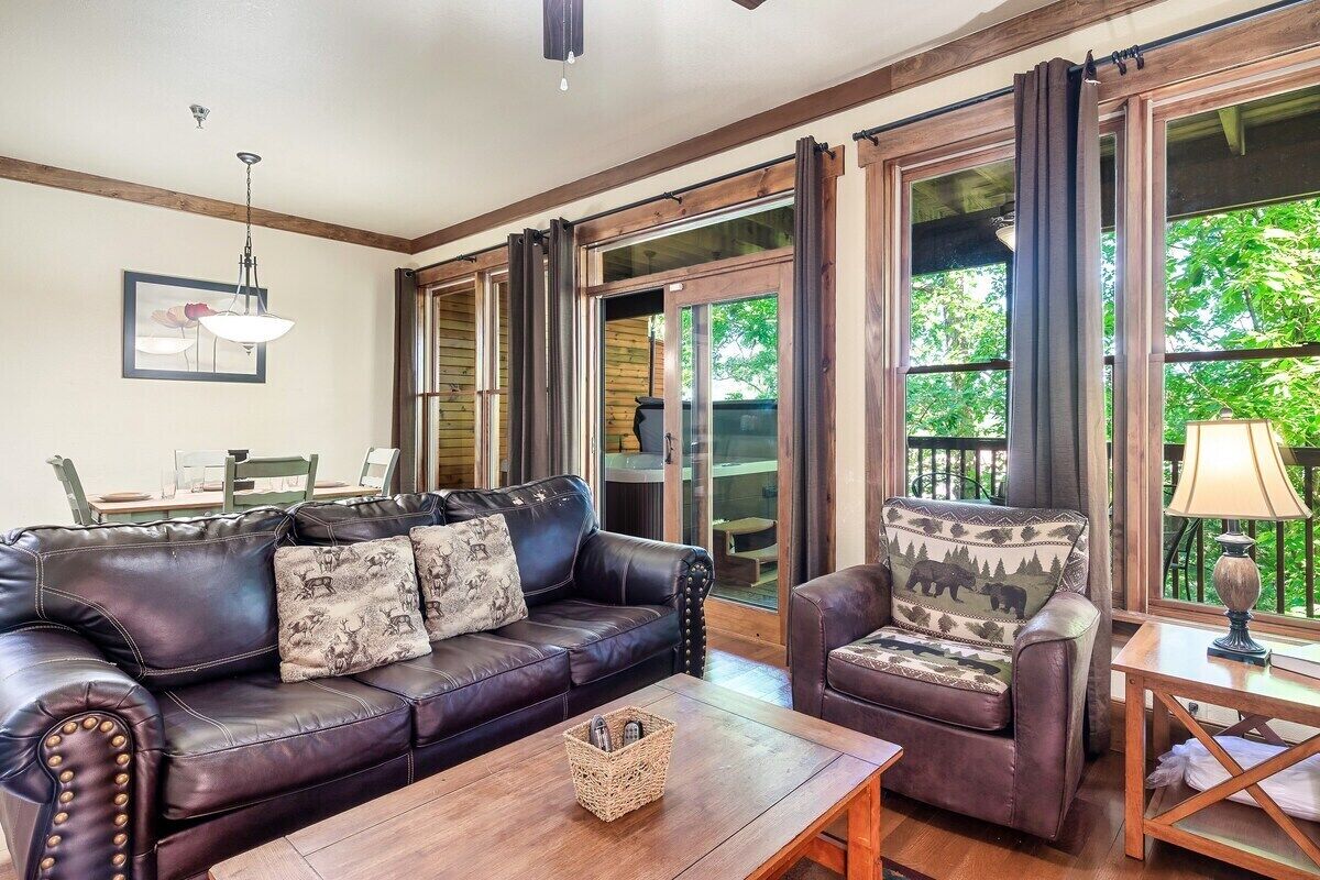 Relaxing Escape, Sleeps 6・deck, Hot Tub, Grill - Pigeon Forge, TN