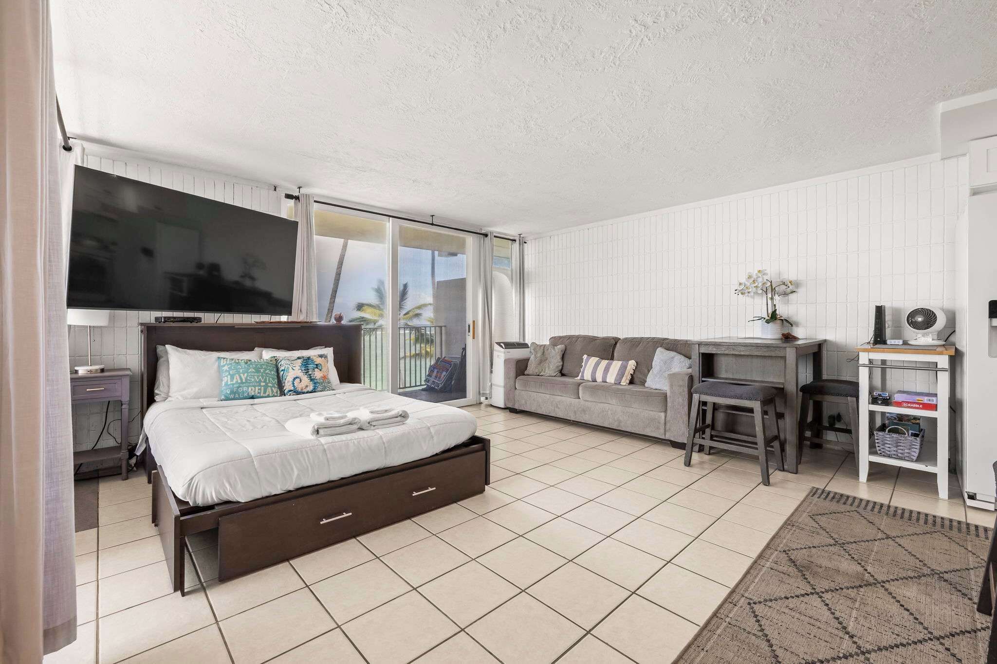 Beachfront Condo With Beach Access & Pool - Laie, HI