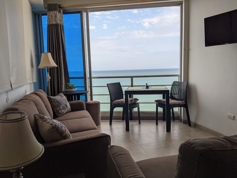 Spectacular Penthouse Ocean View Across From Beach. Free Parking On Street! - Santa Elena