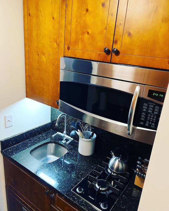 Spruce Peak, Studio -Ski In -Ski Out - 斯托