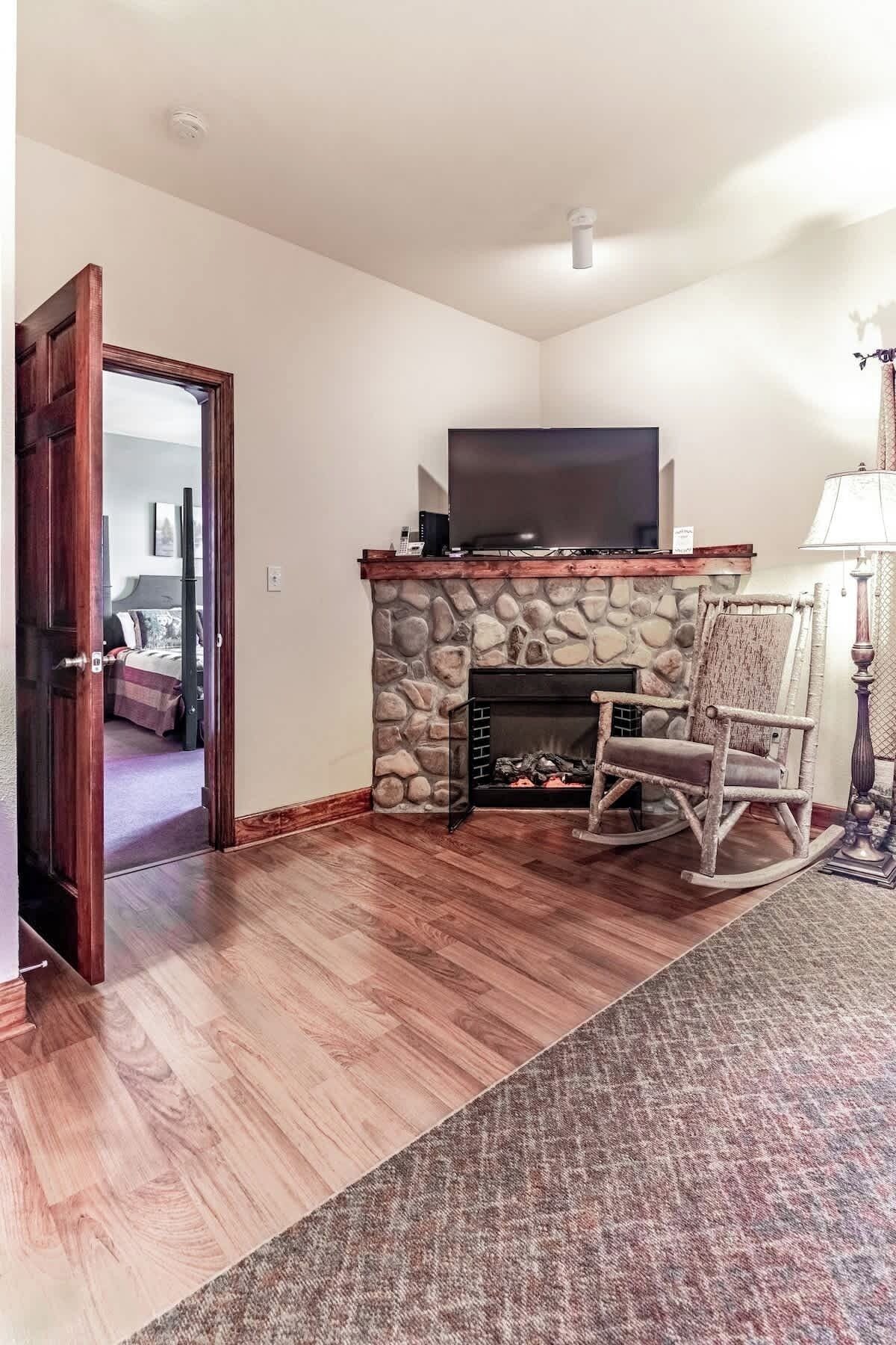 Cozy Suite, Sleeps 6・jacuzzi, View + Resort Perks - Great Smoky Mountains National Park