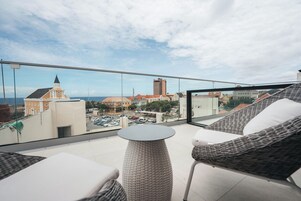 Suite-Estúdio Deluxe, 1 cama king-size, varanda, vista para o oceano | Varanda