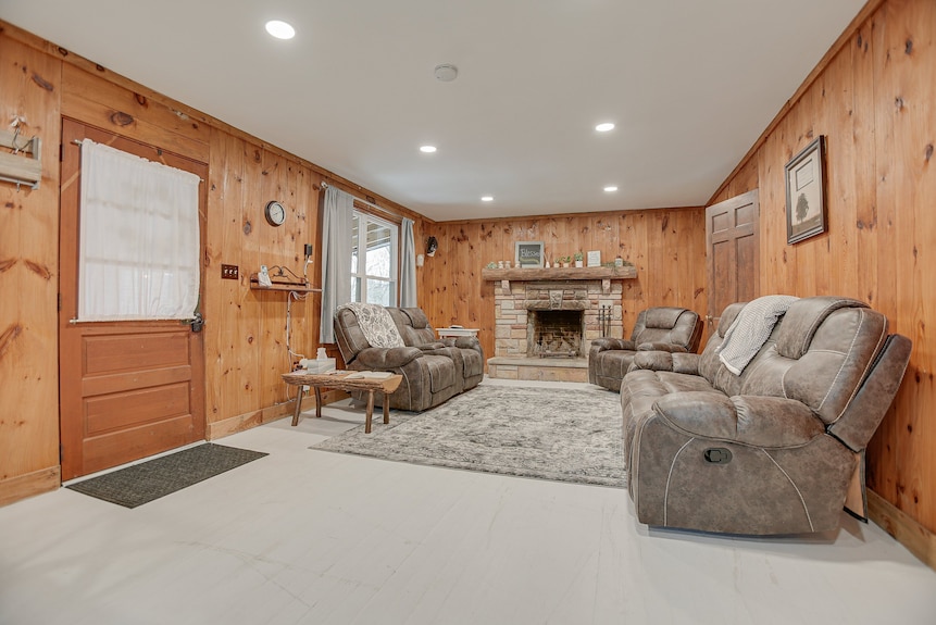 Rustic Pines Retreat | Fire Pit, Covered Porch + More! - Pennsylvania