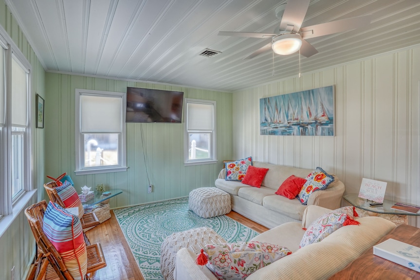 "Steps To Sand - Two Cottage Classic Gem Retreat" - Delaware