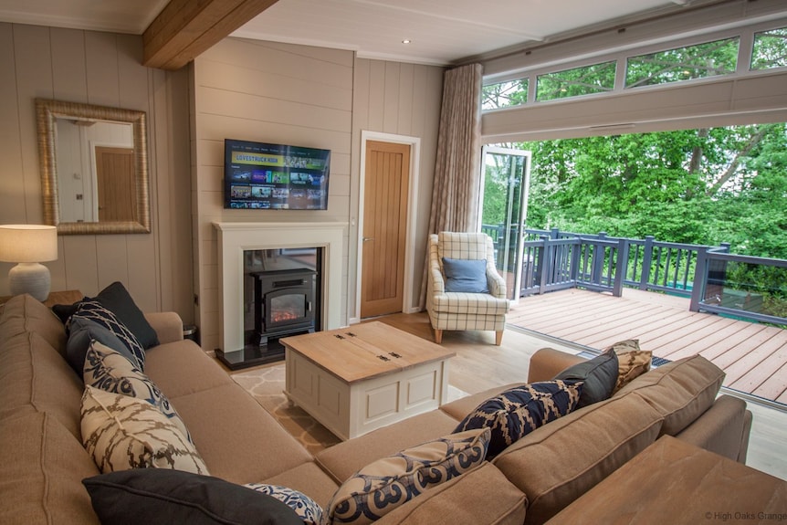 Willow Lodge | Sleeps 4 - Hot Tub, Dog Friendly - 5* Gold Award - North Yorkshire