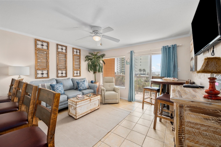 Bikinis & Martinis Fun Condo With Great Views! - Pirates Beach, TX