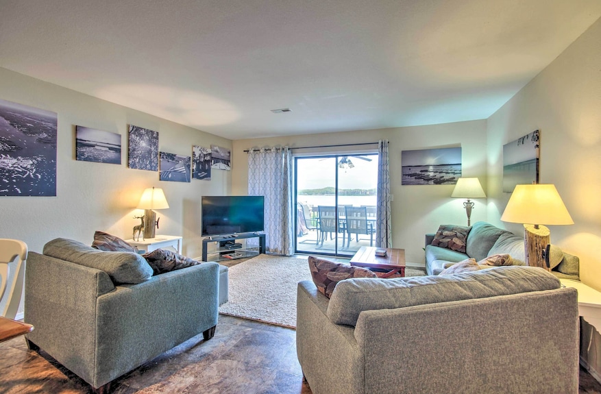 Pool Days & Water Fun Await: Lake Ozark Escape! - Sunrise Beach, MO