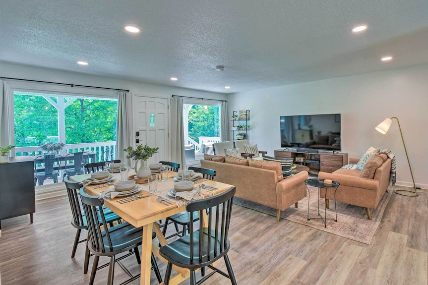 Lakefront Townville Gem W/ Boat Dock & Kayaks - Pendleton, SC