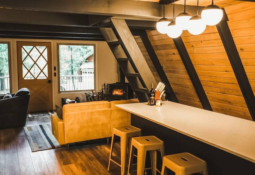 Moonshine Digs Is The Retro A-frame Of Your Dreams! Hot Tub, Record Player, Games, Tvs And Peace And Quiet All Nestled In The Heart Of The Cascade Mountains With Lake Cle Elum Access. - Washington