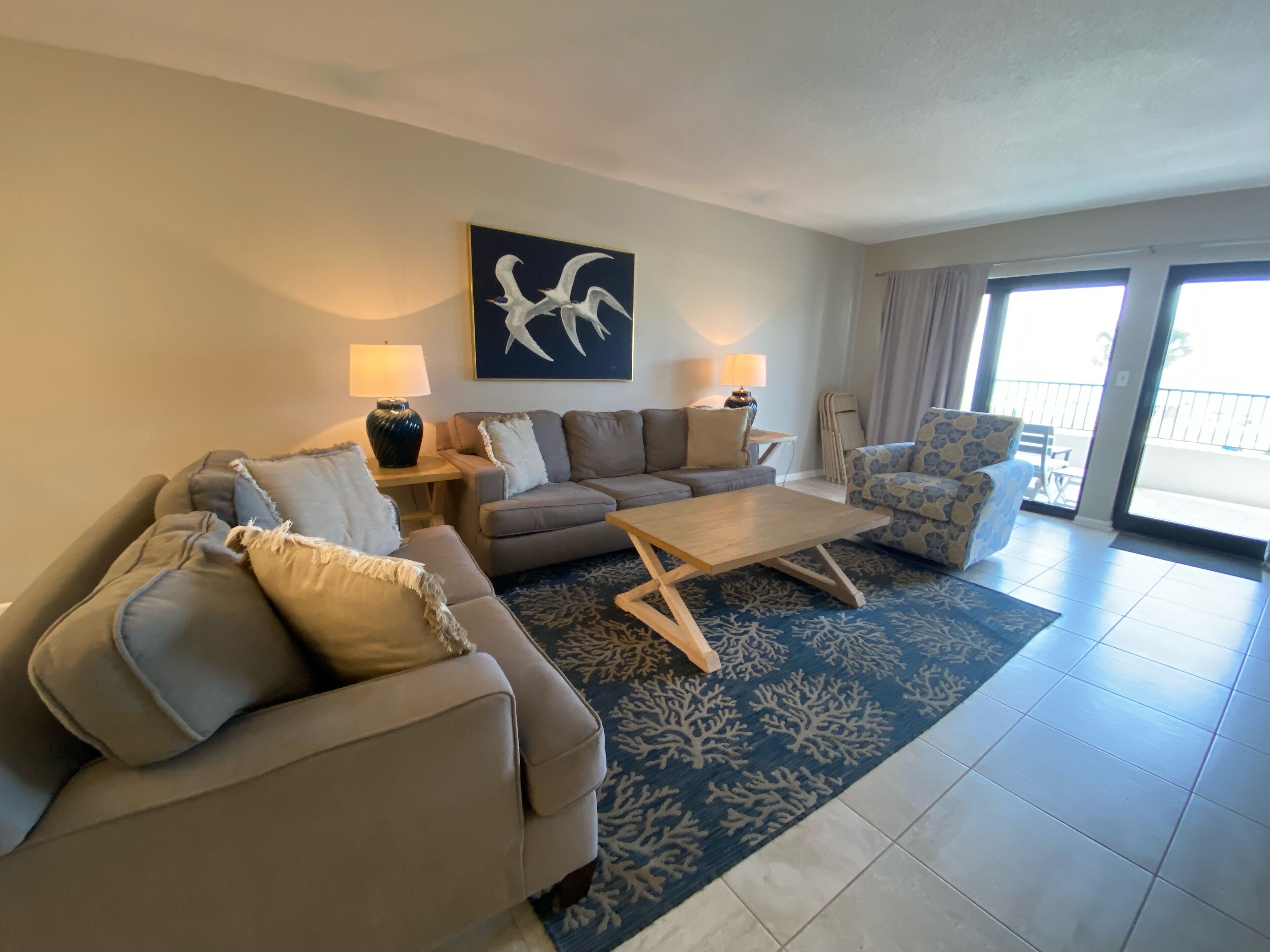 Breakers East 103-gulf Front 2br/2ba-covered Parking Beach Setup Included - Destin, FL