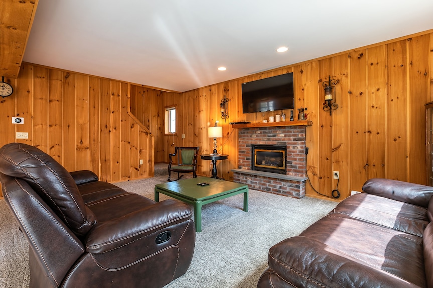 4br Vermont Family Retreat: Skiing, Hiking, Swimming & Firepit - Woodford State Park, Woodford