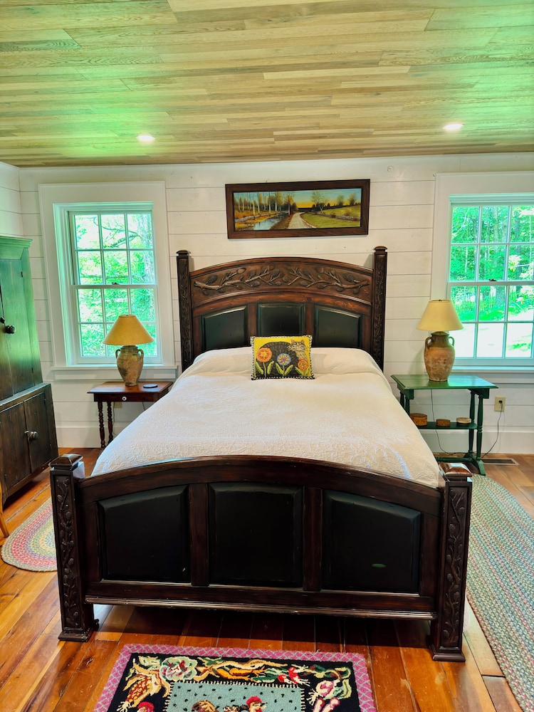 Historic Farmhouse Beautifully Restored And Updated On Scenic Byway - Banner Elk, NC