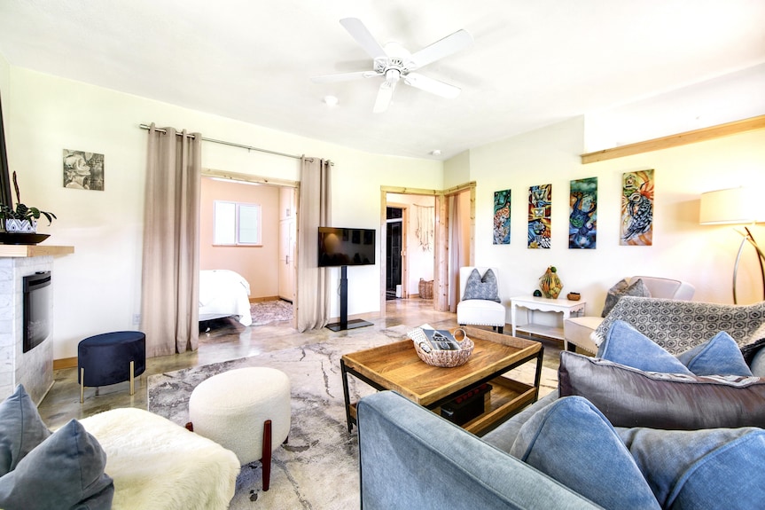 Artisan Boho, Equine Too, Farm Fresh Eggs, Spa, Vino & Views! - Marin County, CA