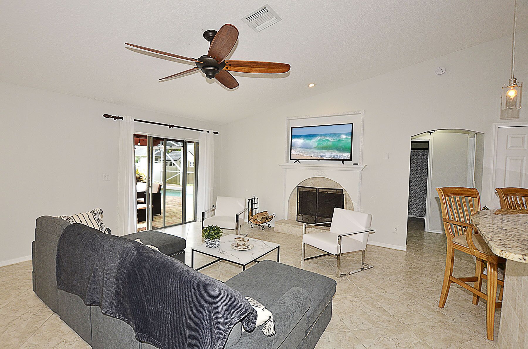Newly Furnished, Solar Heated Pool, Game Room, 10 Mins From Beach - Sebastián, FL