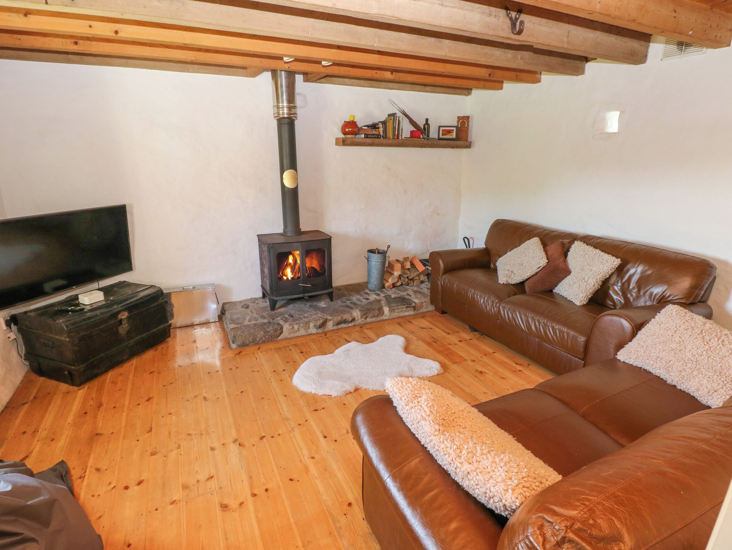 Ty Mellen, Pet Friendly, Character Holiday Cottage In Dinas Cross - Fishguard