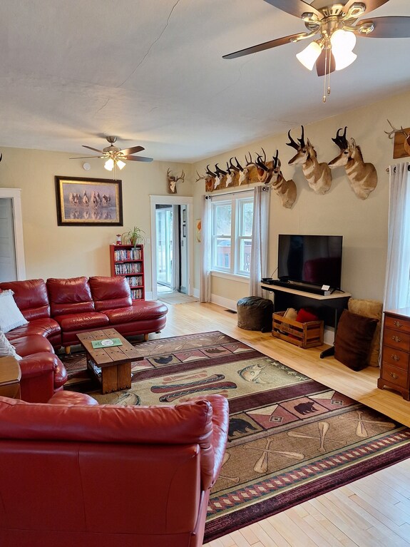 A Delightful 1920's Farmhouse In The Heart Of The Black Hills - South Dakota