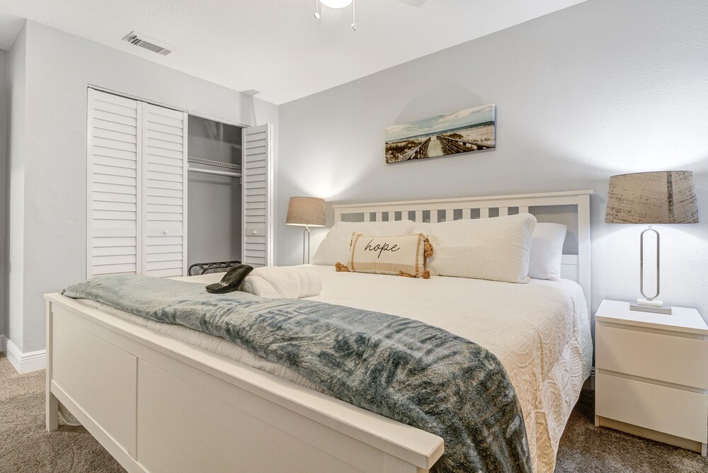 Melbourne Home W/king Beds, Heated Pool, 10 Mins To The Beach And Near Usssa! - Melbourne, FL