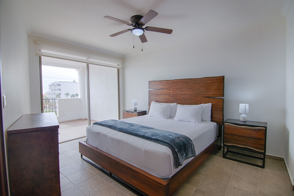 Esmeralda Beach Resort 3 Bedrooms Condo C 1303 -