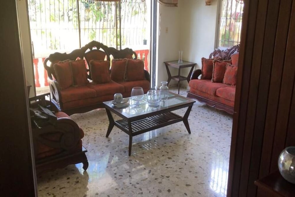 Preciosa Casa En Las Colinas - Santo Domingo