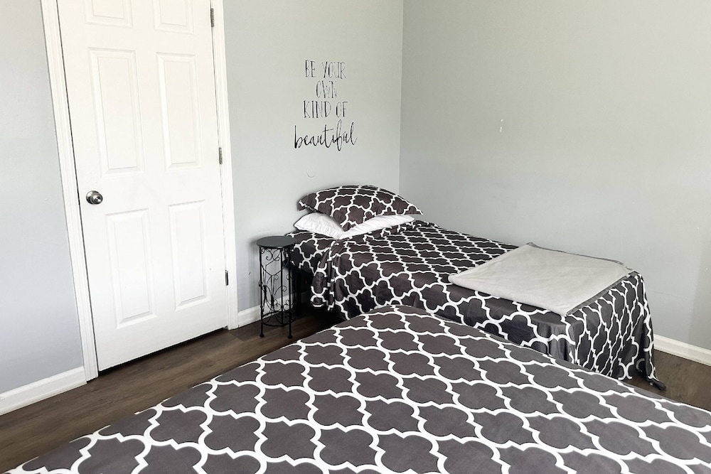 Stone Mountain Getaway: Pet-friendly, Outdoor Space, Close To Atlanta's Vibrant Scene - Lithonia, GA