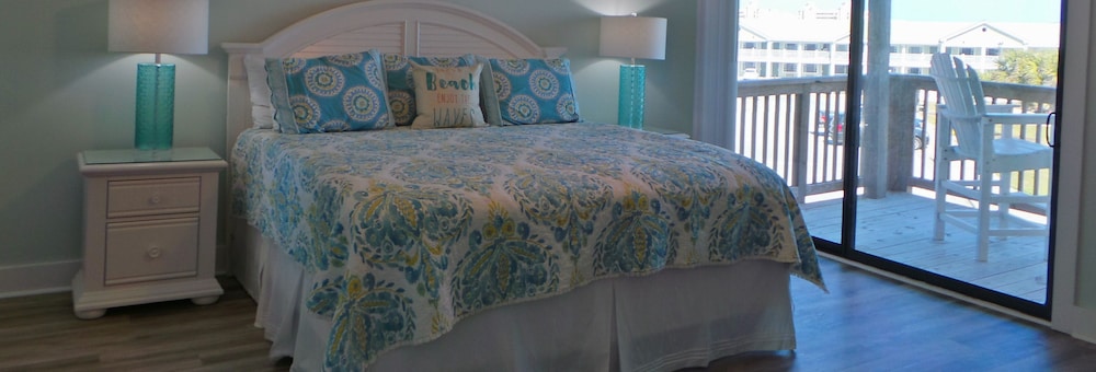 Oceanfront Comfort & Family Fun At Queens Court Walk To Everything! - Cedar Point, NC
