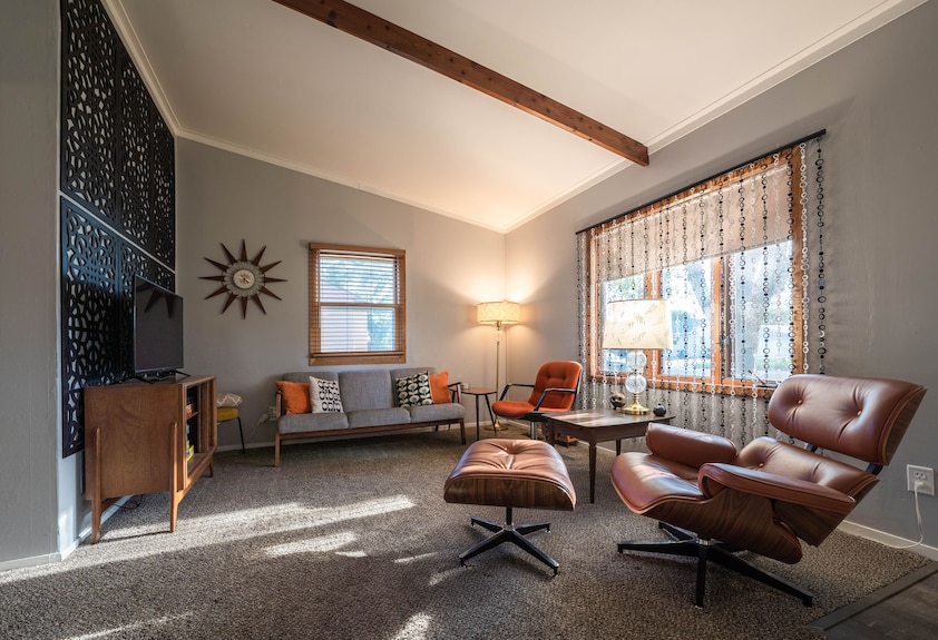 Vintage Experience - Mid Century Retro Retreat- 2 Bedroom In Central Sioux Falls - 蘇瀑