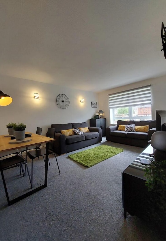 Paisley Panda Flat Central Uws Gla Glasgow Airport - Paisley