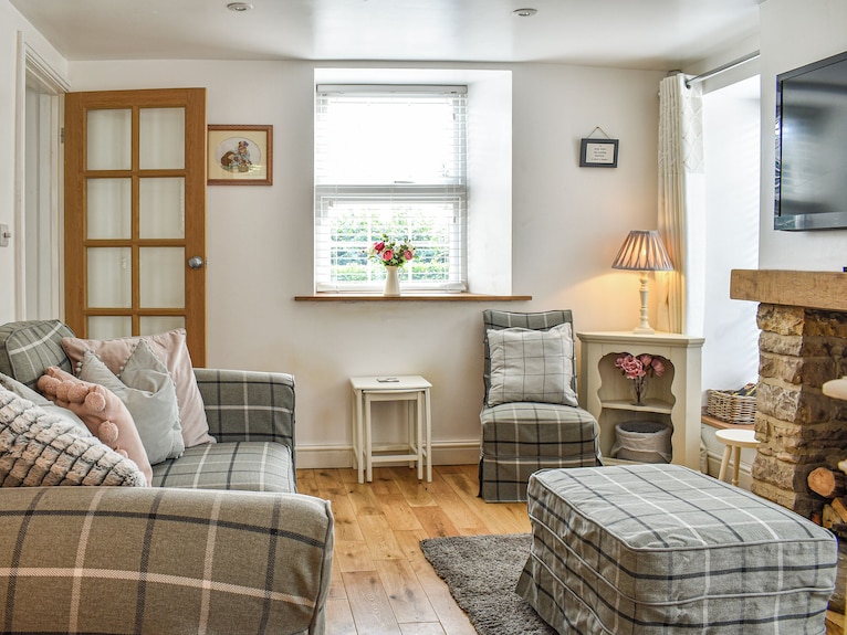 Bathurst Cottage Is A Delightful Three Bedroom Detached Cottage. - Derbyshire