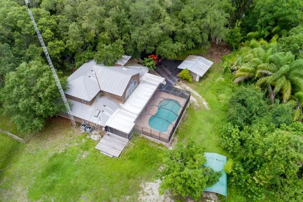 Oak Bahay. - Venice, FL