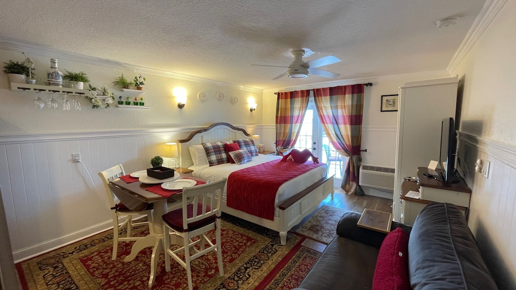 Waterfront Spectacular Views Condo-hotel Studio - Palm Harbor, FL