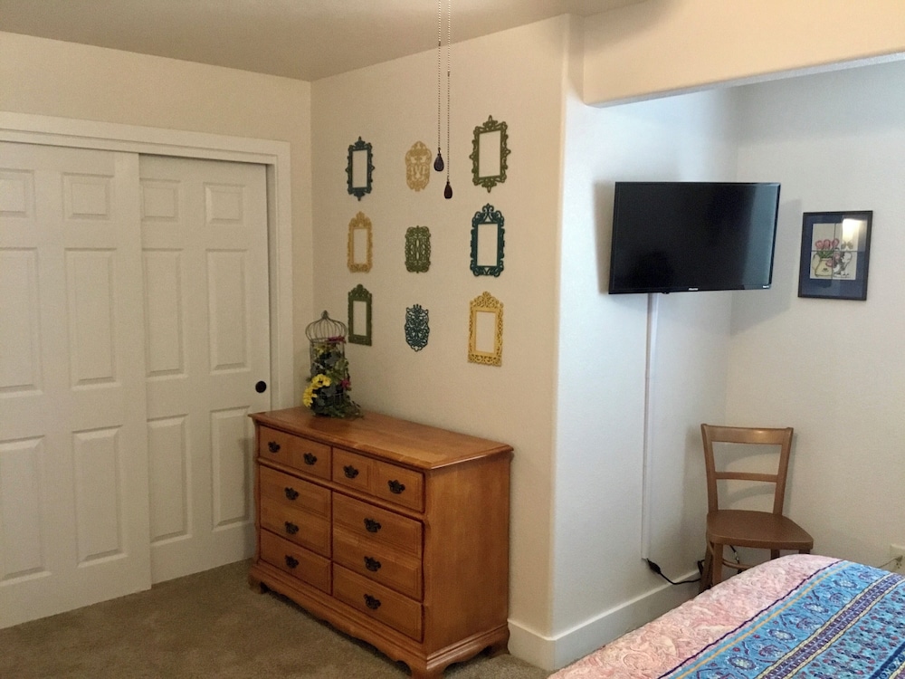 King Bed Entire Suite No Cleaning Fee Private Entrance - Colorado