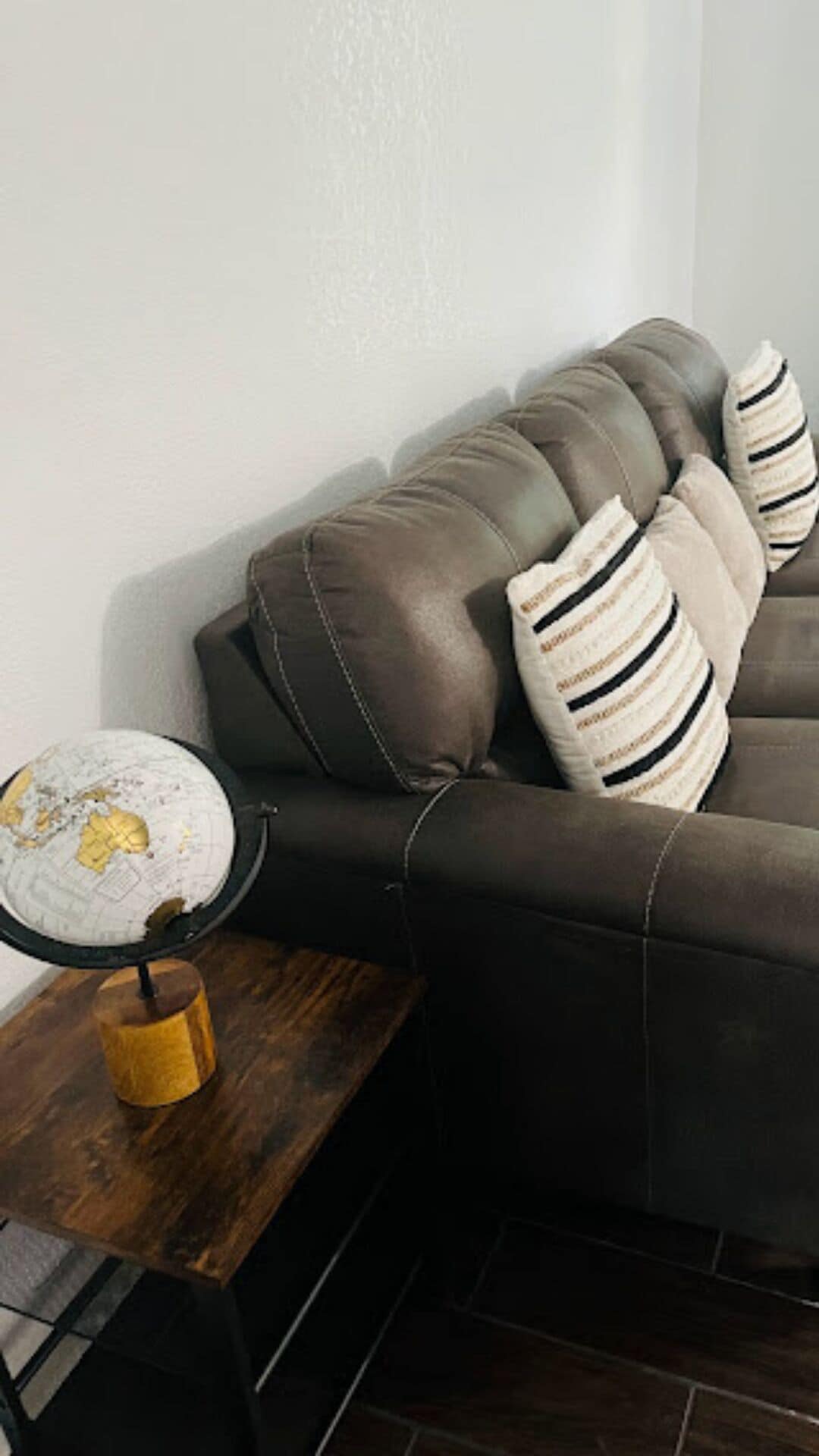 Modern Condo - Walk To The Marina! Sleeps 4! - Missouri