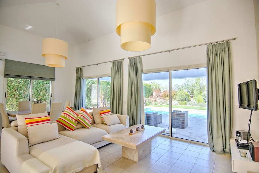 Villa Latchi Marina Bungalow - A Villa That Sleeps 6 Guests In 3 Bedrooms - Cyprus