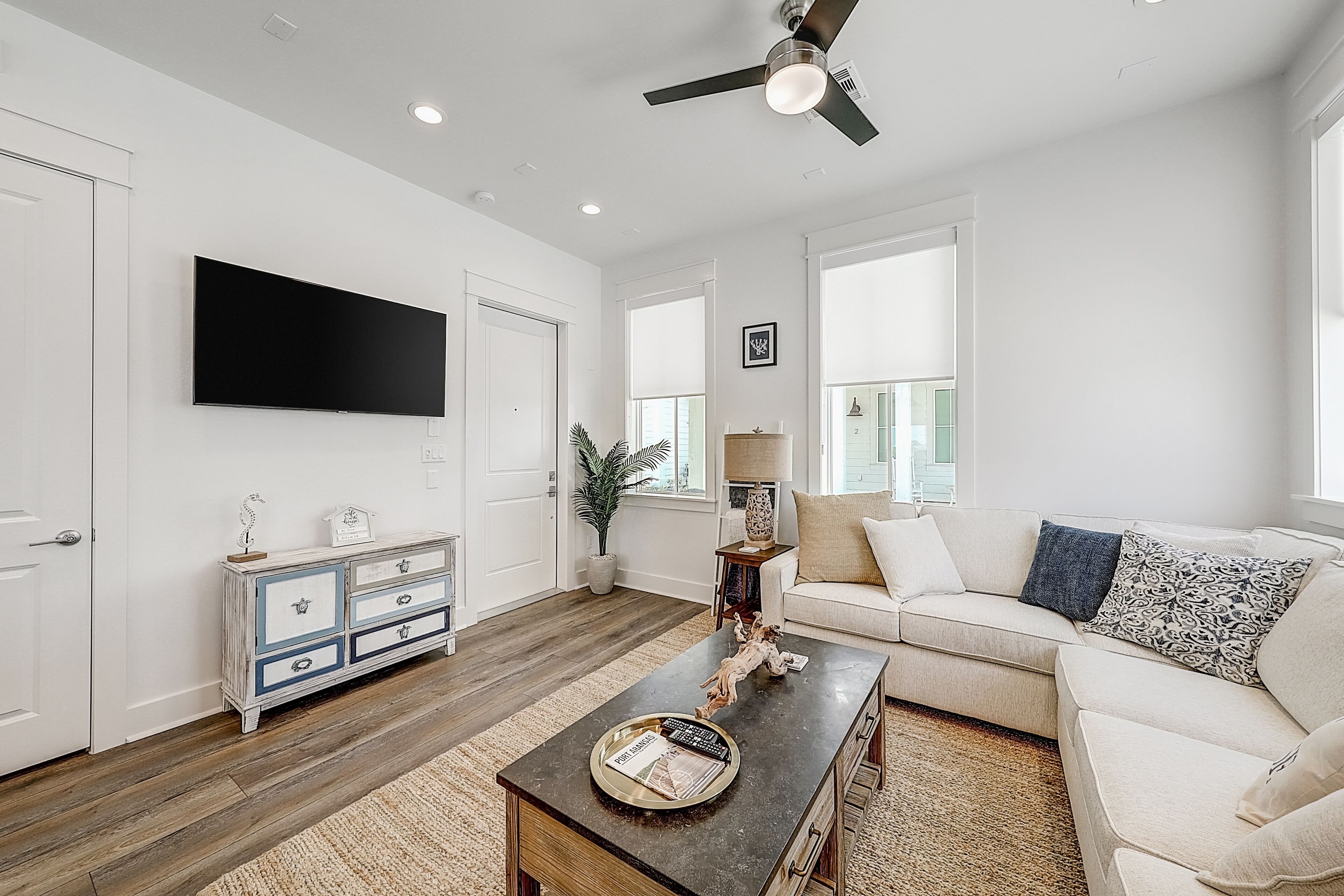 Bright, Modern Home With Shaded Porch, Ac & On-site Golf, Pool, Beach Access - Port Aransas, TX