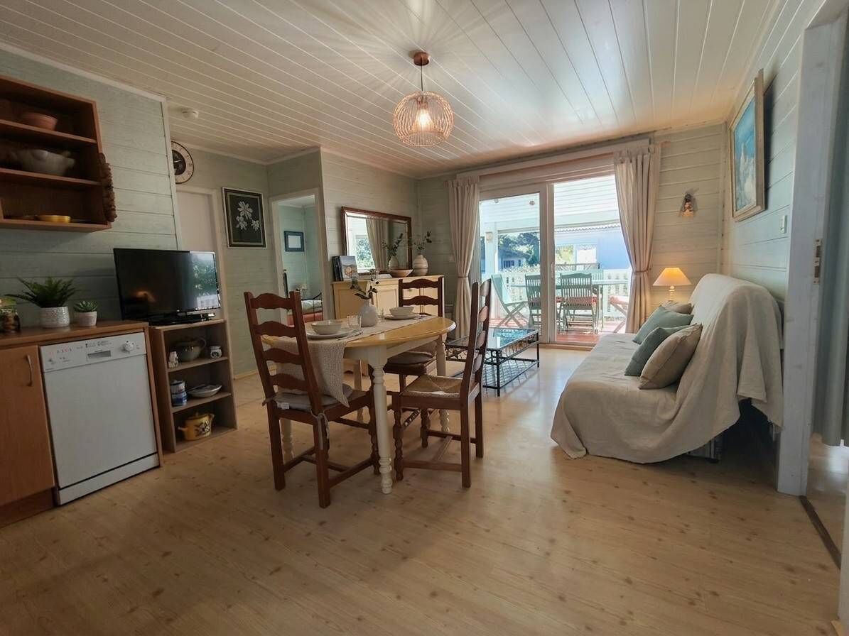 Chalet For 6 People At Oasis Park In Gassin - Gassin