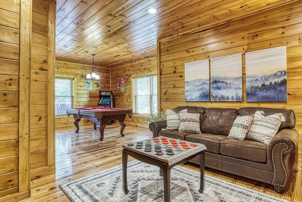 Location! Easy 1.7 Mile To Aquarium, Restaurants, Entertainment, Shopping, Park - Tennessee