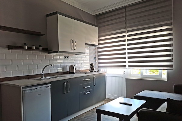 Apartamento Comfort | Cozinha privada | Minifrigorífico, uma placa de cozinha, utensílios de cozinha