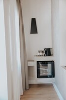 Deluxe Room, Bay Window | Roupas de cama de algodão egípcio, roupas de cama premium, frigobar