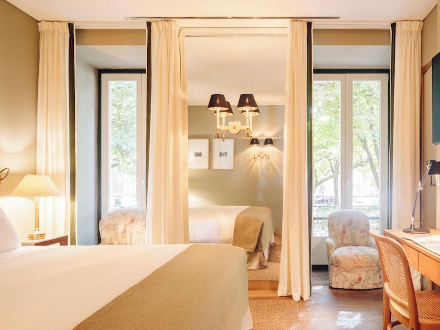 Deluxe Garden View | Minibar, cofre no quarto, secretária, cortinas/cortinados opacos