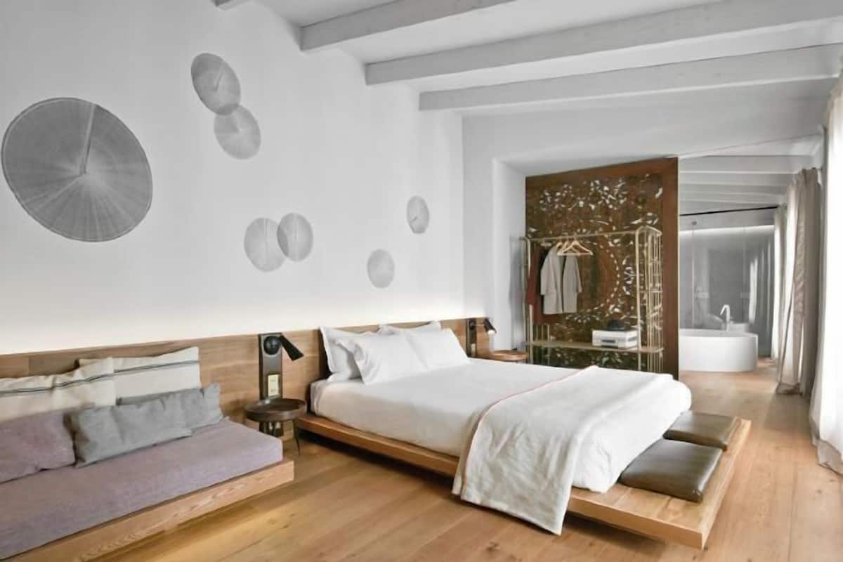 Roupas de cama premium, cofres nos quartos, quartos à prova de som