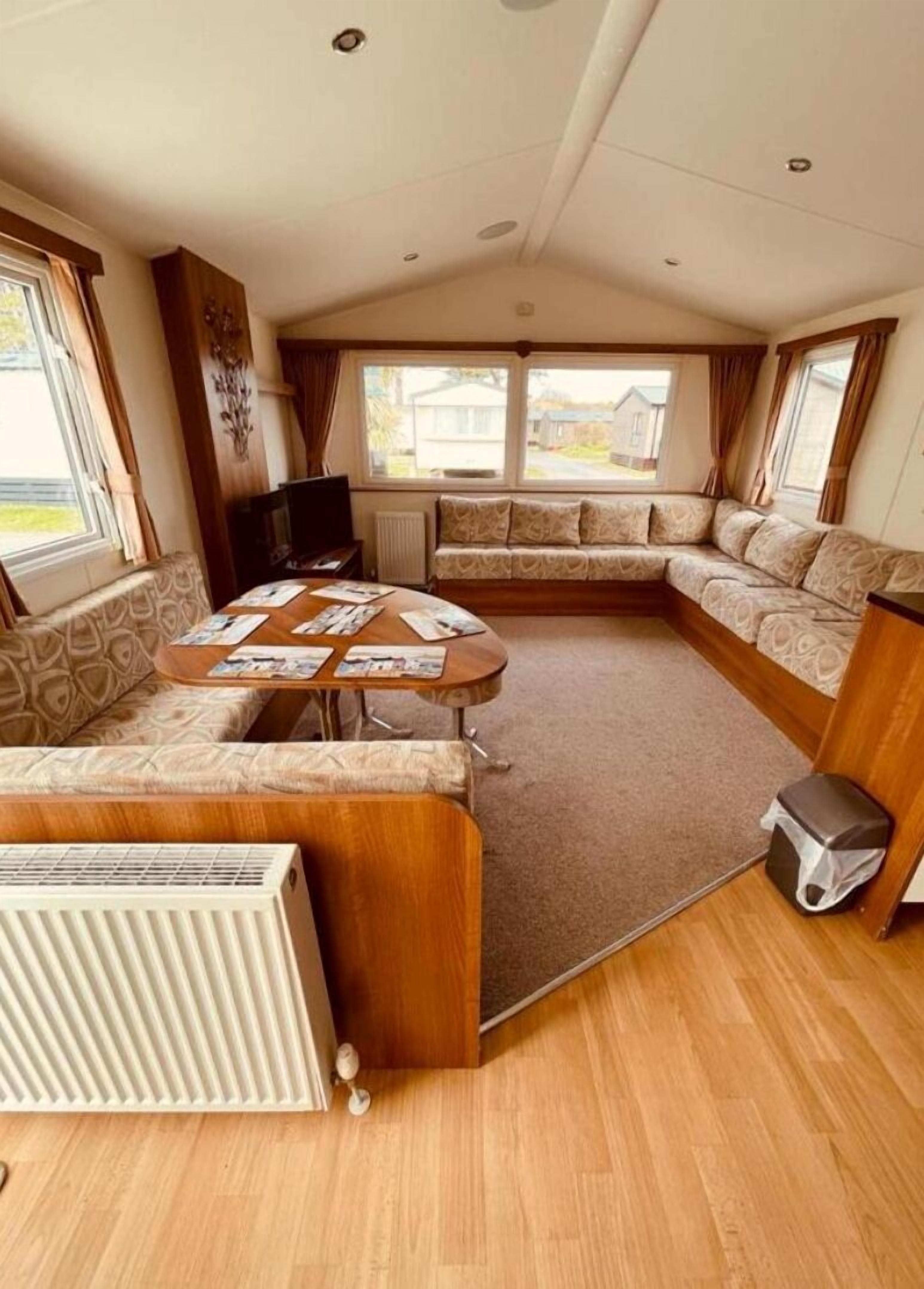 Sea Wagon Caravan 3 Bedroom Sleeps 8 - Brixham