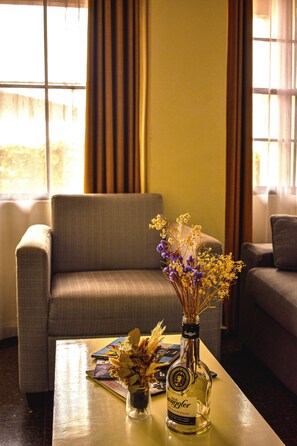 Cardedeu Suites en San Salvador: hoteles en San Salvador - Hoteles.com