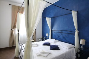 Cofre no quarto, secretária 