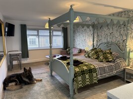 Estúdio, casa de banho anexa | Interior