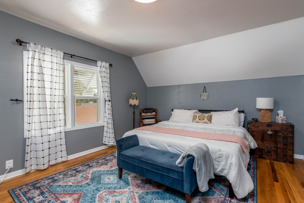 The Piano House - Historic 4 Bedroom Home In Caldwell - Caldwell, ID