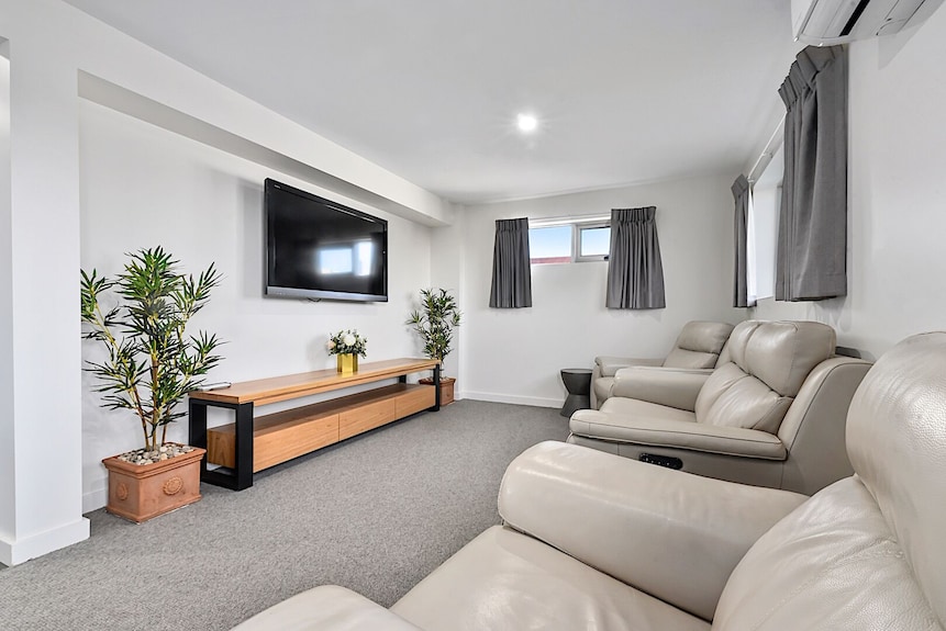 Apartment In West - Riverside