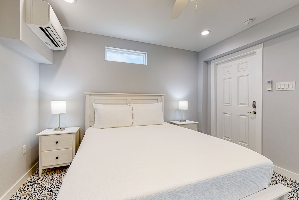 Charming Studio With Kitchenette, Outdoor Shower & High-speed Wifi - Near Beach - Rockport, TX