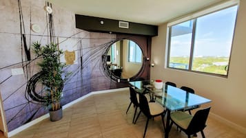 Apartamento Panorâmico em Condomínio Fechado | Sala de jantar