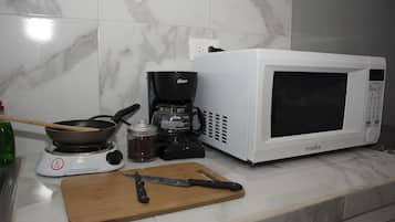 Frigobar, micro-ondas, torradeira, chapa