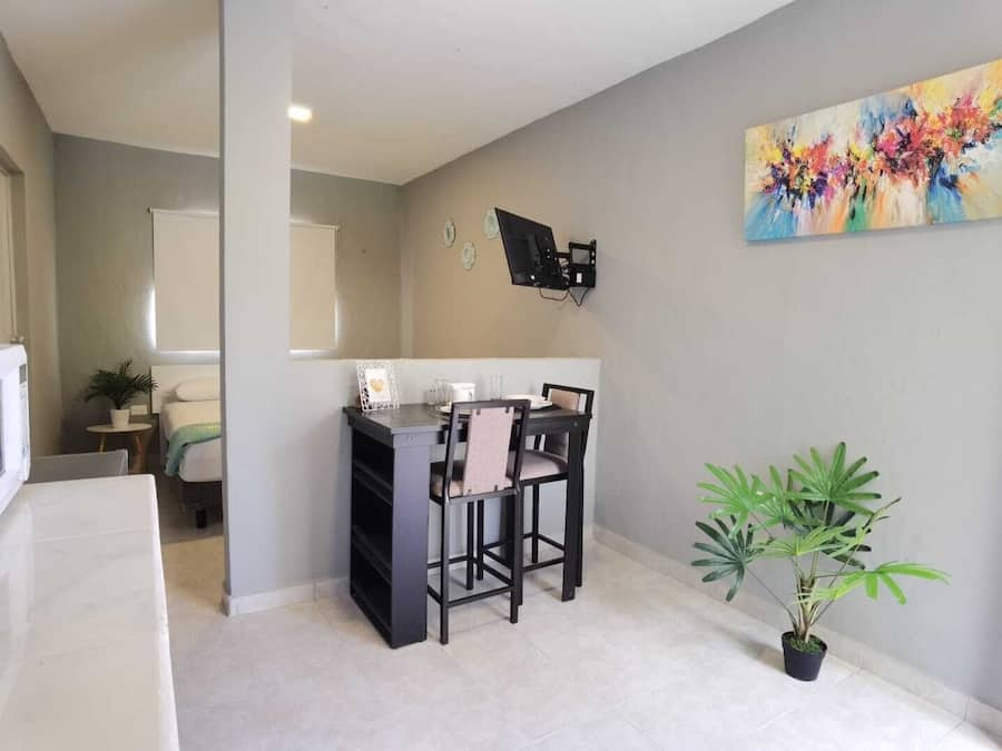 Apartamento conforto (#8) | Roupas de cama premium, escrivaninha, espaço de trabalho para notebook